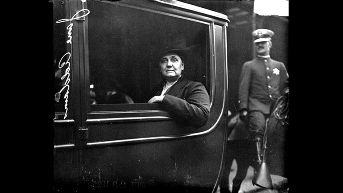 Hull House in Chicago | Home of the “Devil Baby” | Legend Article